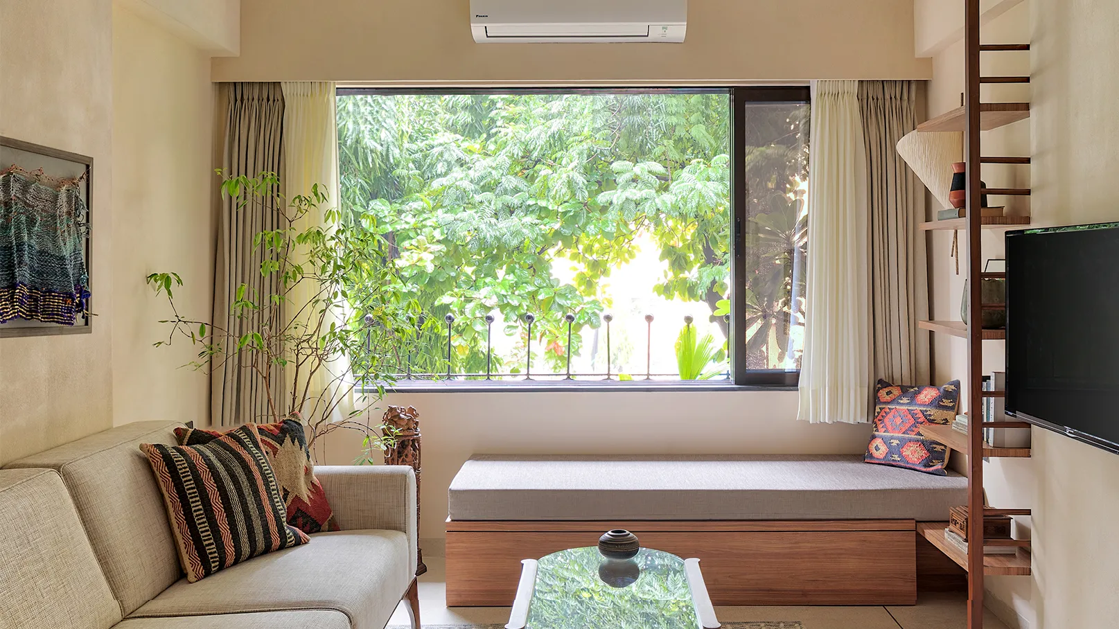 Transforming small spaces: innovative interior design solutions for ...